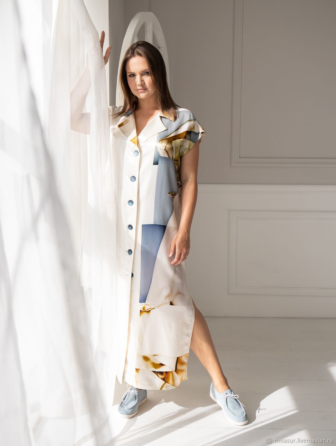 Платье- жилетка в пол из атласа с принтом – купить на Ярмарке Мастеров ...
