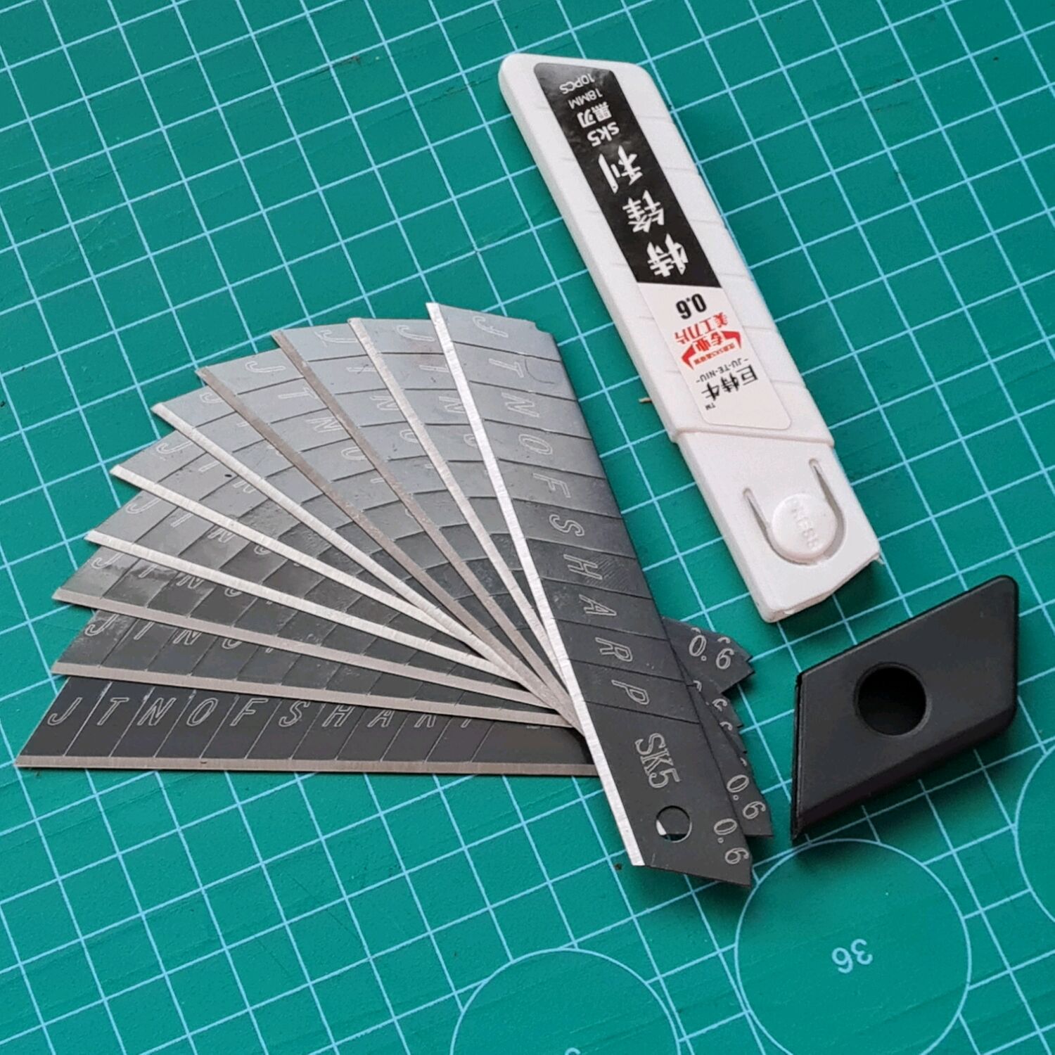 Лезвия 18 мм. Сегментные. Материал сталь SK5. Толщиной 0,6 мм купить в интернет-магазине Ярмарка ...