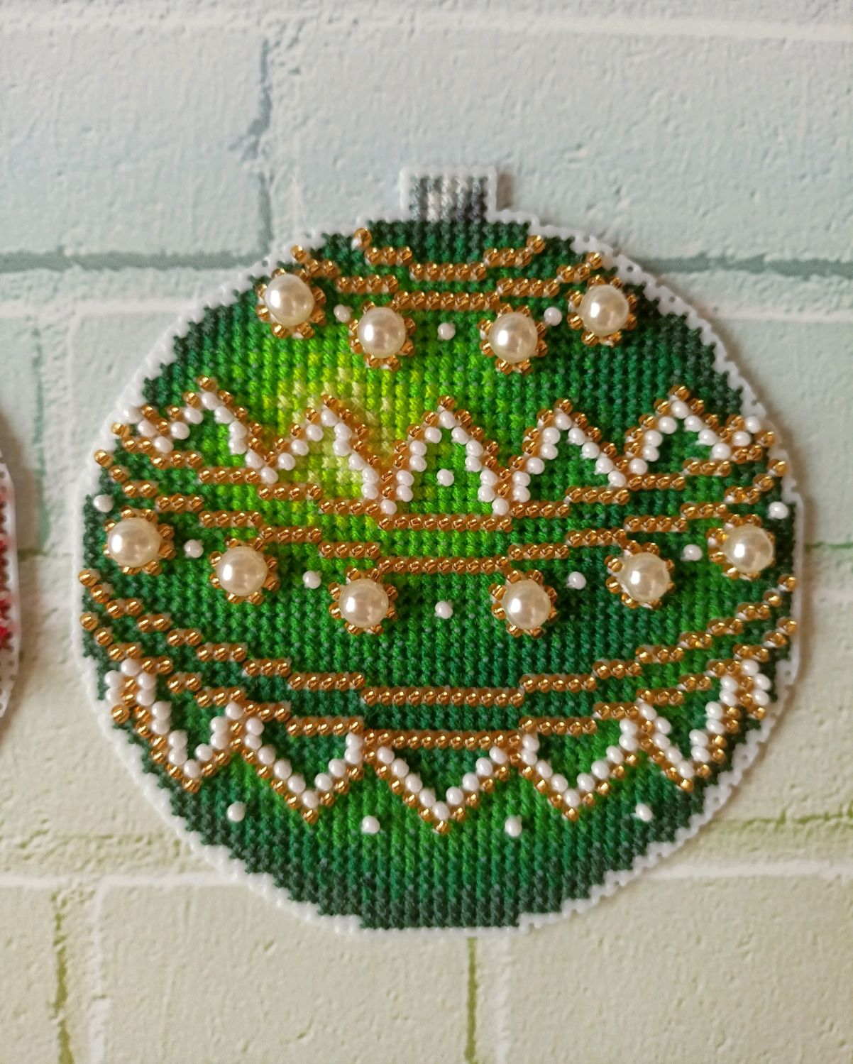 Вышивка крестиком. Новогодние шары купить в интернет-магазине Ярмарка ...