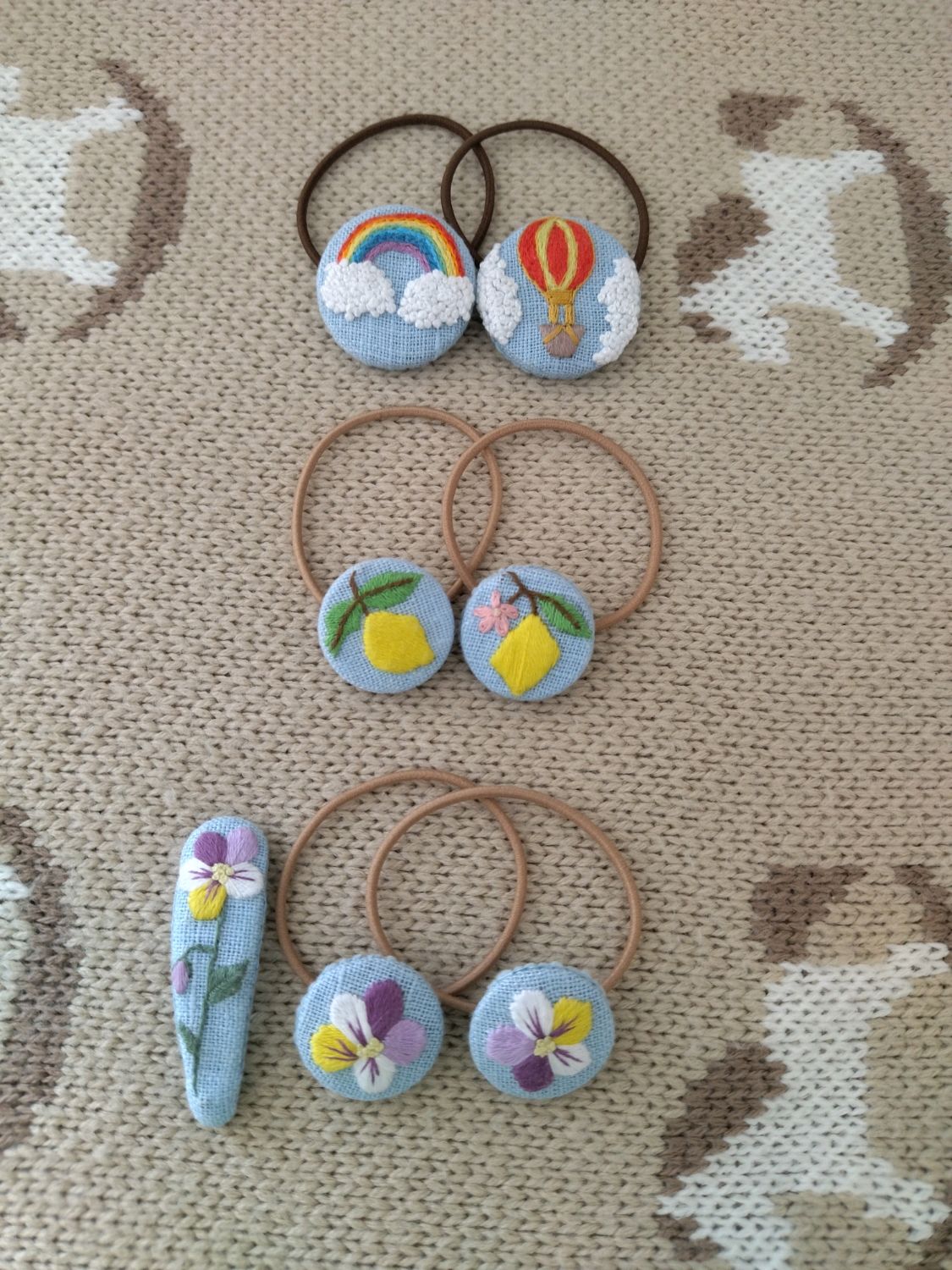 Заколки и резинки для волос с ручной вышивкой – купить онлайн на ...