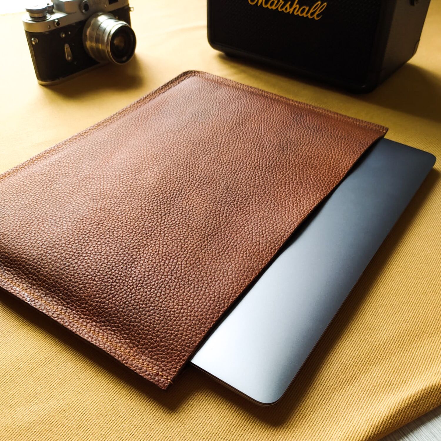 Чехол из кожи для MacBook – купить онлайн на Ярмарке Мастеров – RKM7SRU ...