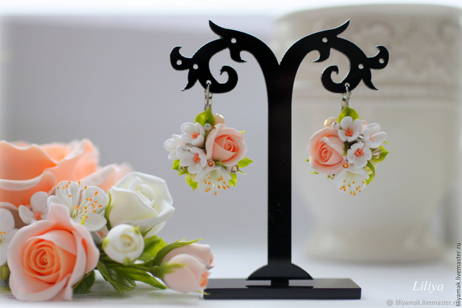 Серьги "Cream roses" с цветами ручной работы в интернет-магазине на ...