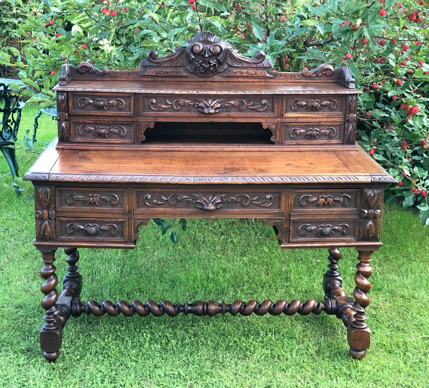 Винтаж: Винтажный письменный стол из массива дуба с красивой резьбой ...
