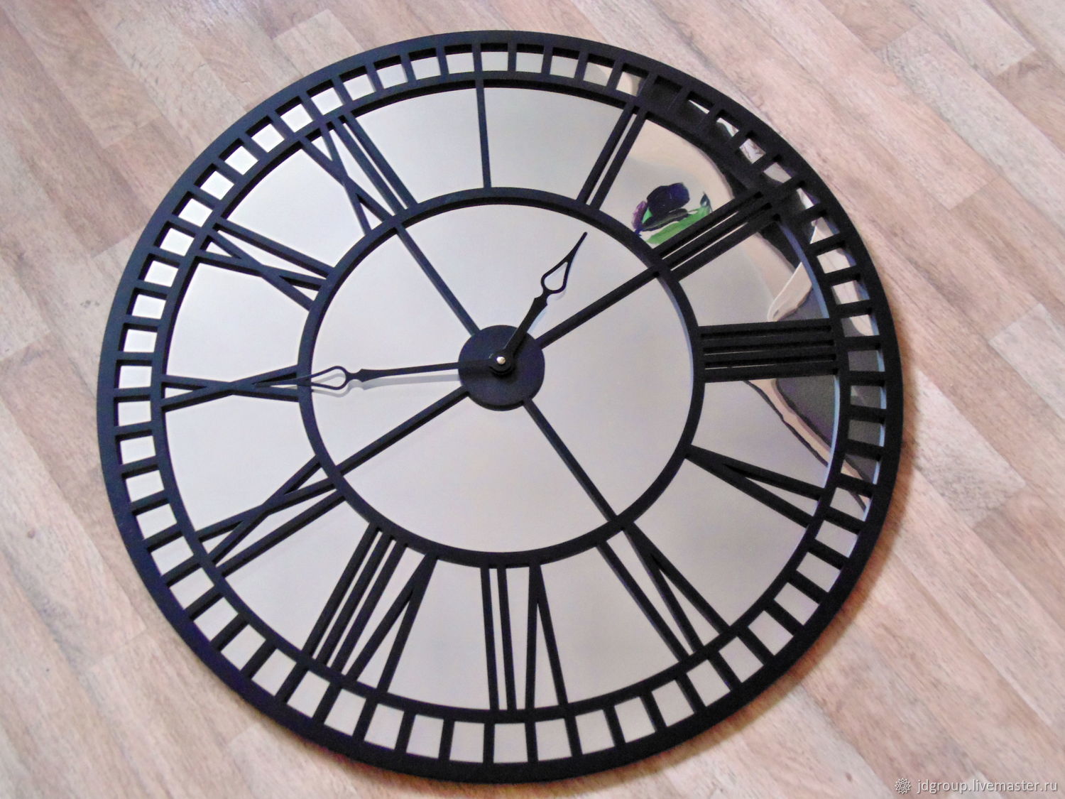 Зеркальные настенные часы купить в интернет-магазине Ярмарка Мастеров ...