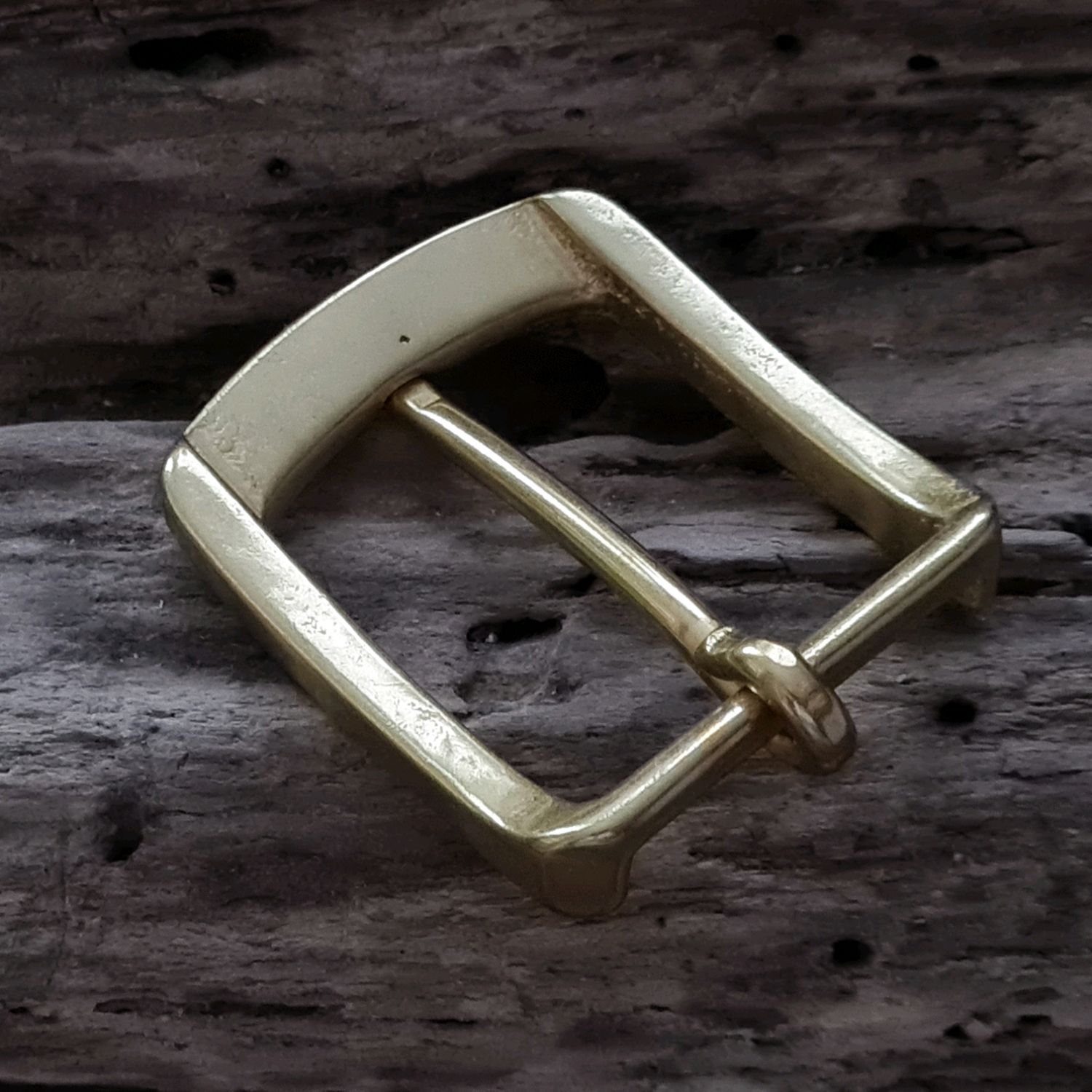 Пряжка латунная Л90. Ширина 40 мм в месте крепления ремня. Литая купить ...