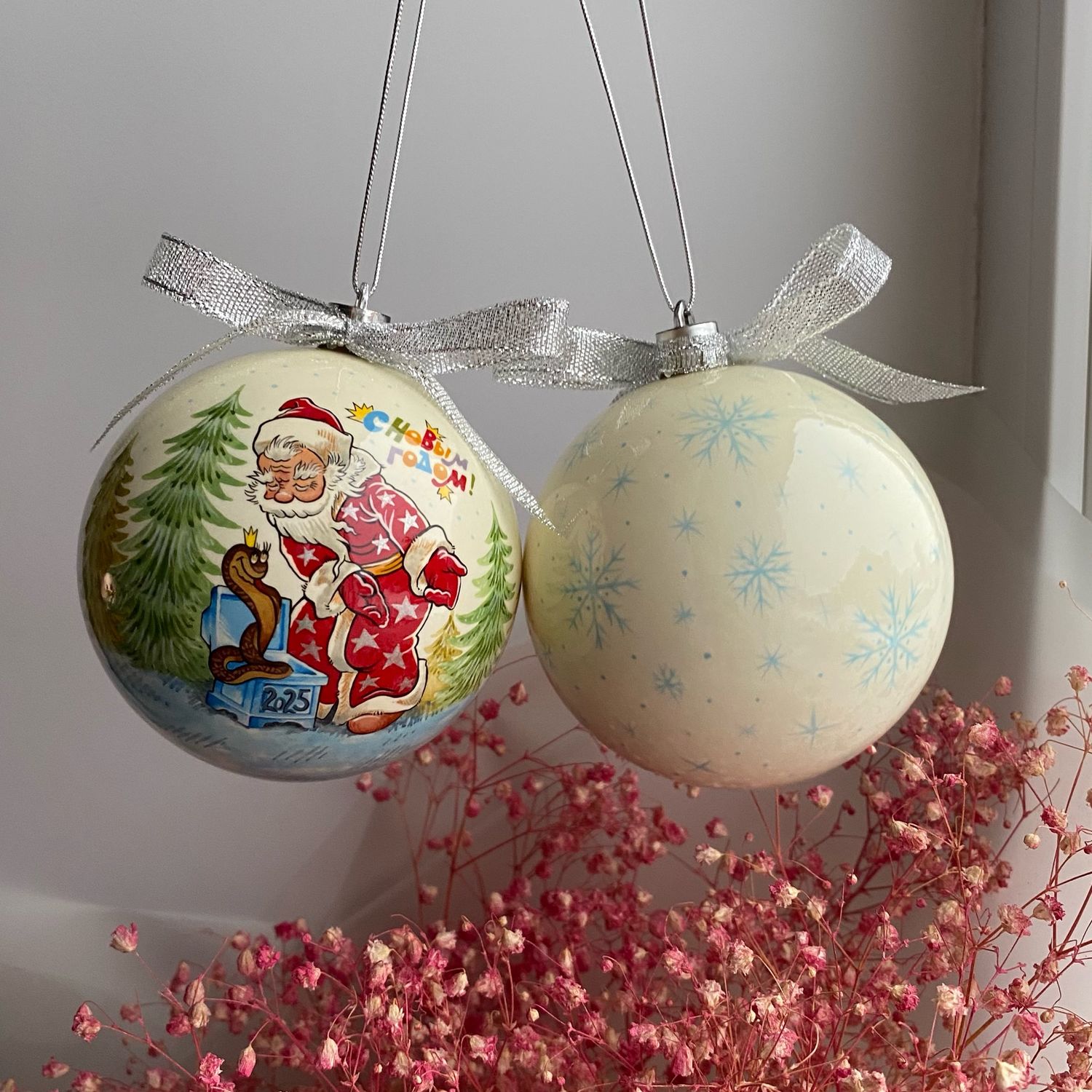 Елочный шар «Дед Мороз» с символом 2025 года в интернет-магазине ...