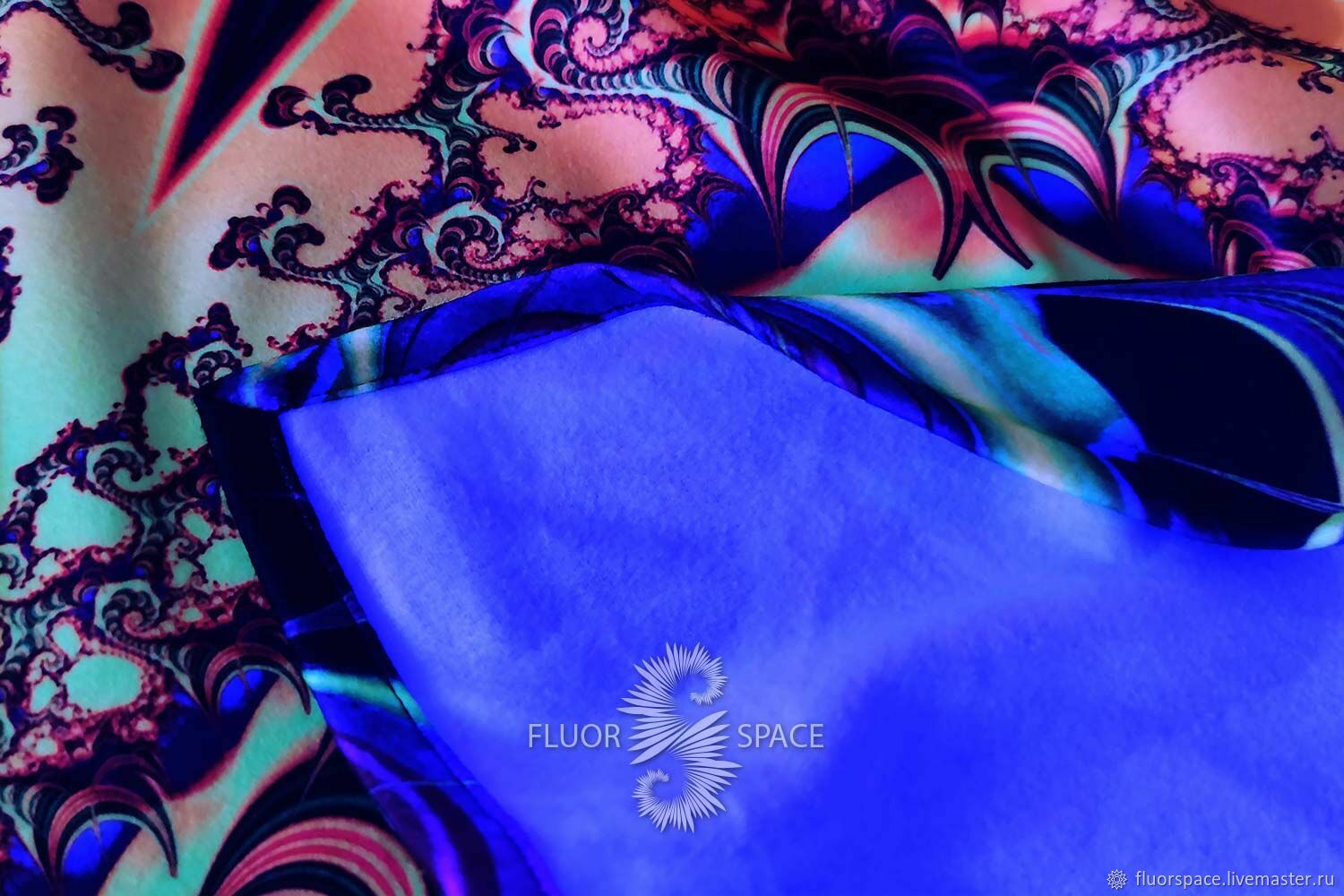 Плед флисовый «Fractal 12», флуоресцентный в интернет-магазине Ярмарка Мастеров по цене 3790 ...