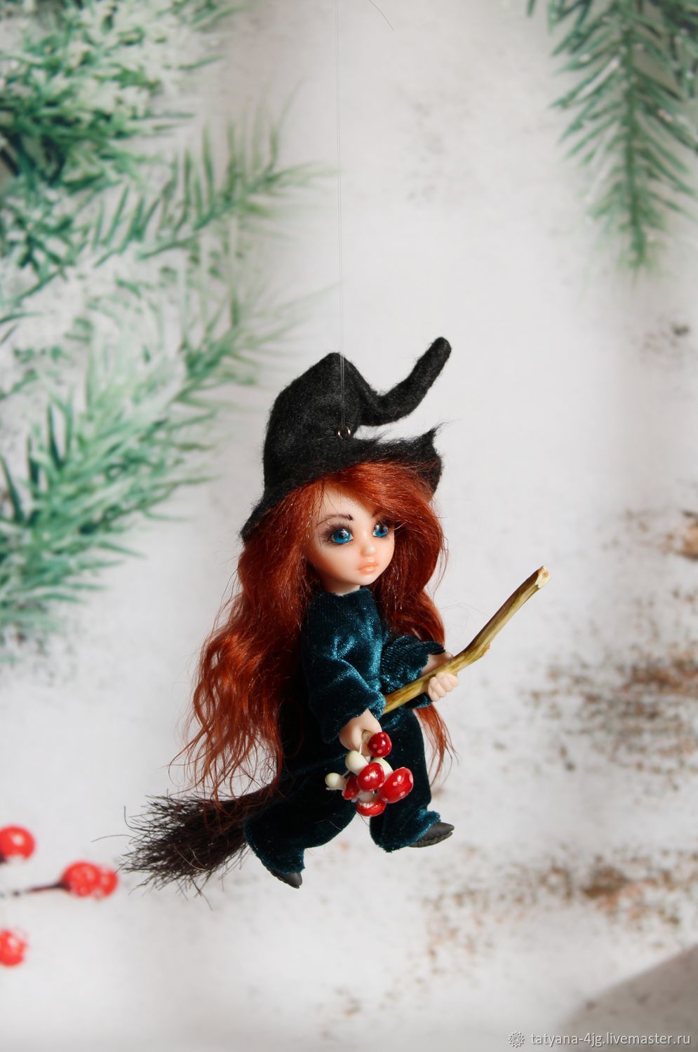 Ёлочная игрушка ручной работы Ведьмочка на метле в интернет-магазине на ...