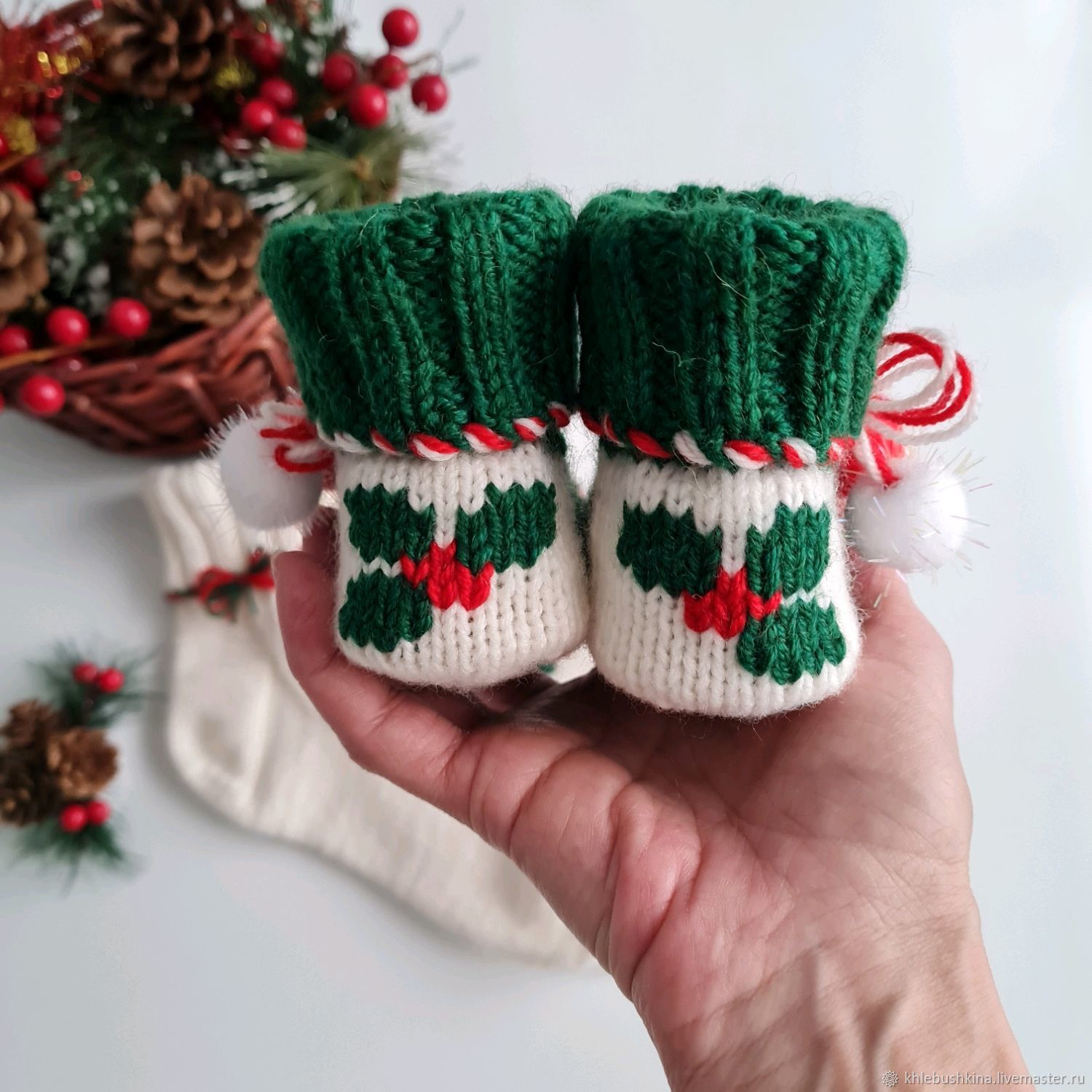 Носки вязаные. Новогодние вязаные носочки для мамы и малыша в интернет ...