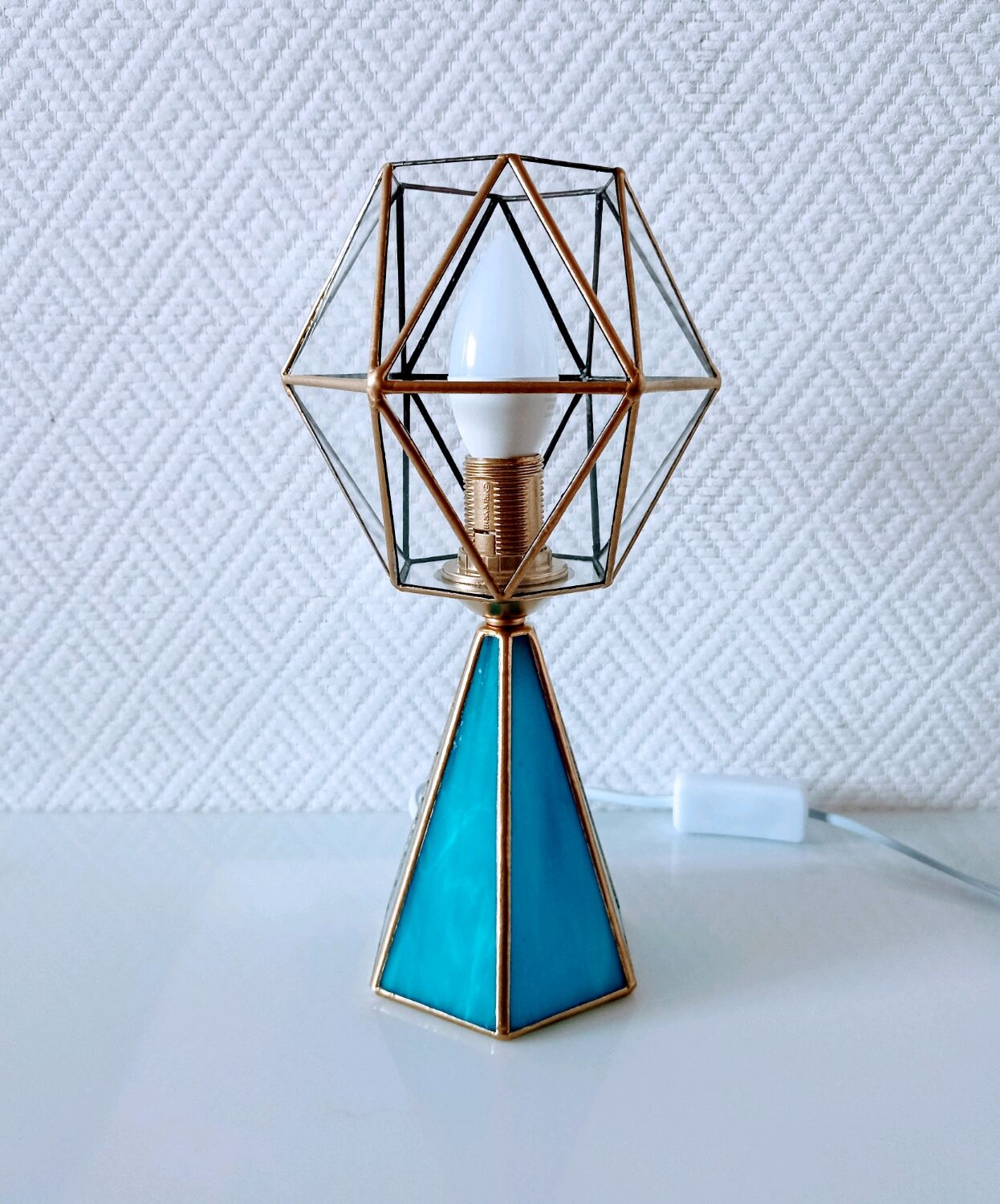 Настольный геометрический витражный светильник в современном стиле ...