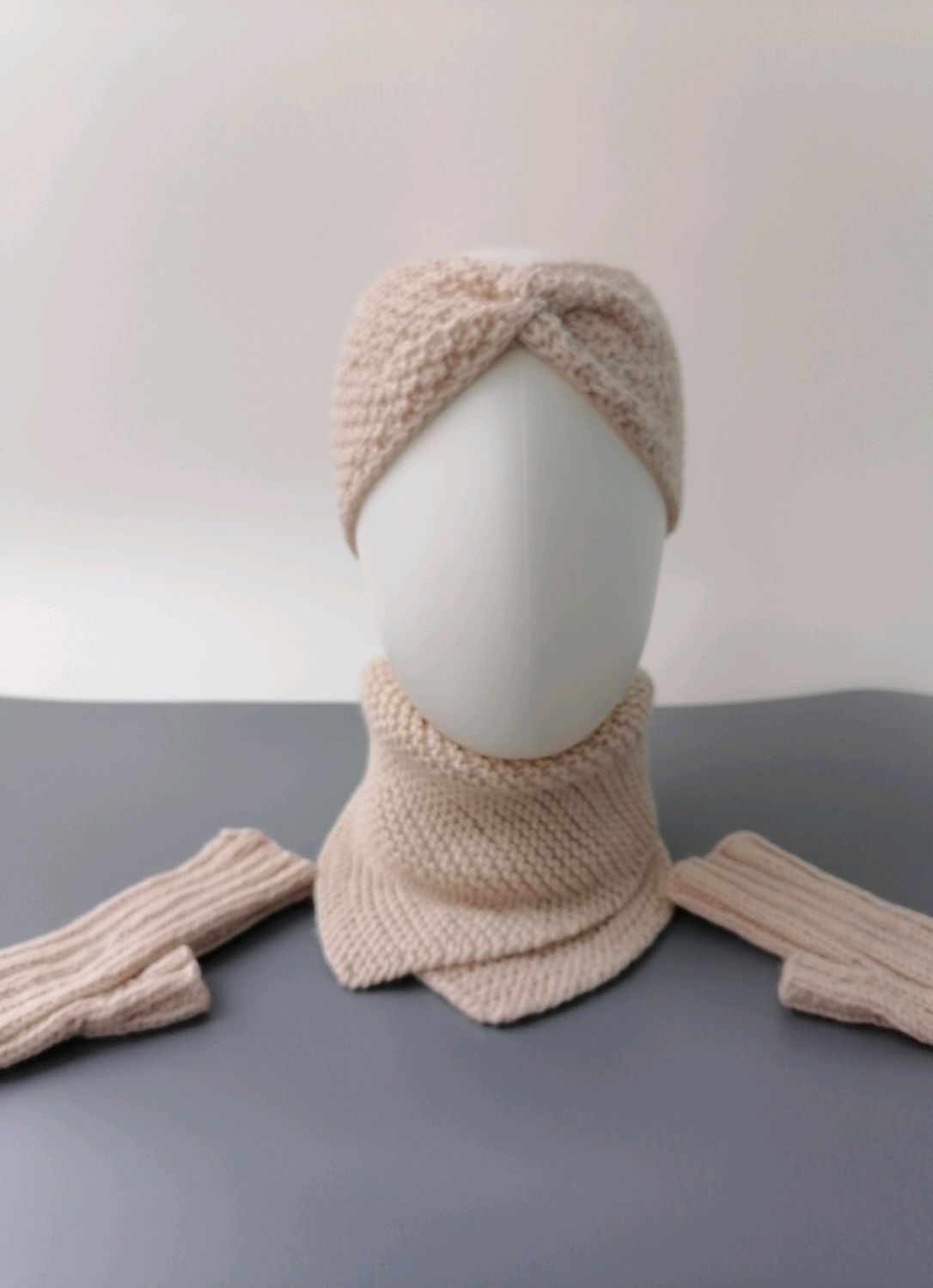 Комплект: шапка, повязка, снуд, митенки женский вязаный – заказать на ...