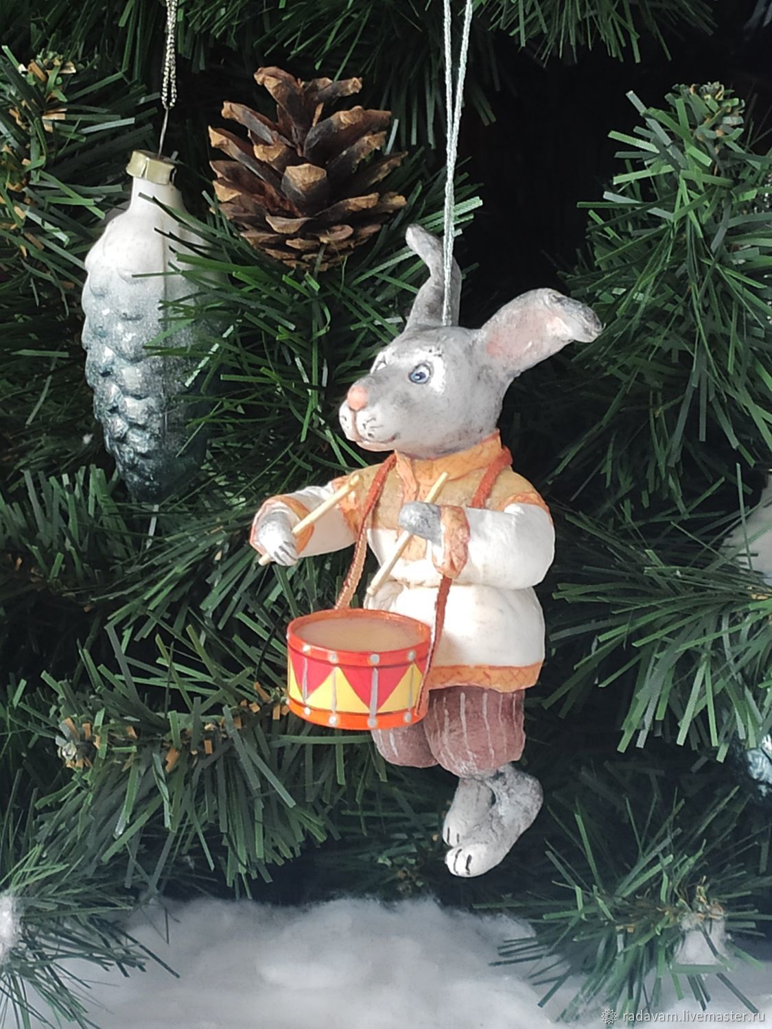 Ватная елочная игрушка Заяц - барабанщик – заказать на Ярмарке Мастеров ...