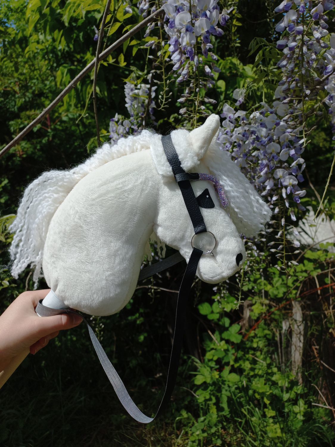 Хоббихорс-лошадка на палочке в интернет-магазине Ярмарка Мастеров по ...