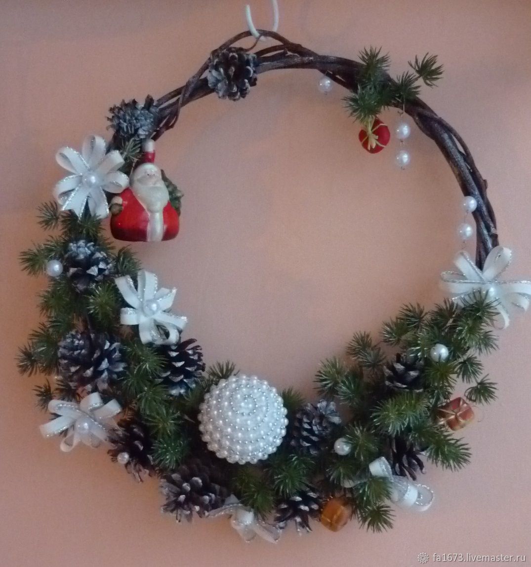 Новогодний венок в интернет-магазине на Ярмарке Мастеров | Подвески ...