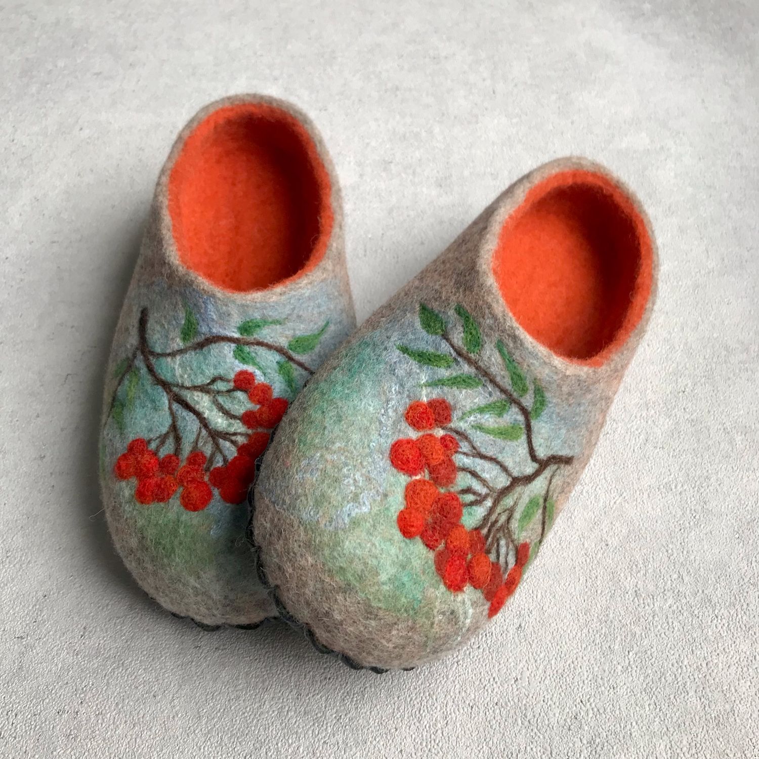 Тапочки валяные женские "Осень. Рябина" тапочки 40р в интернет-магазине Ярмарка Мастеров по цене ...