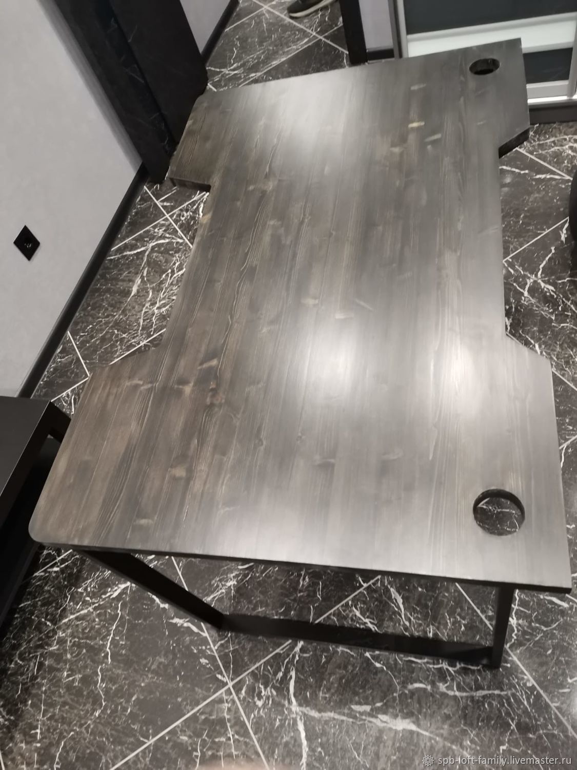 Компьютерный стол с геймерским вырезом в интернет-магазине Ярмарка ...