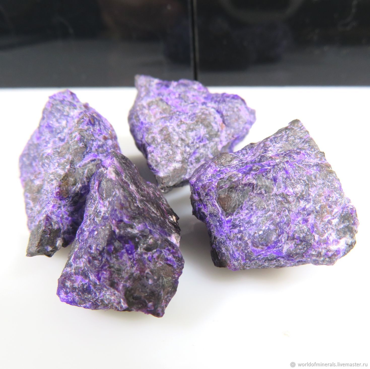 Сугилит крупные обломки (ЮАР, рудник Весселс) купить в интернет ...