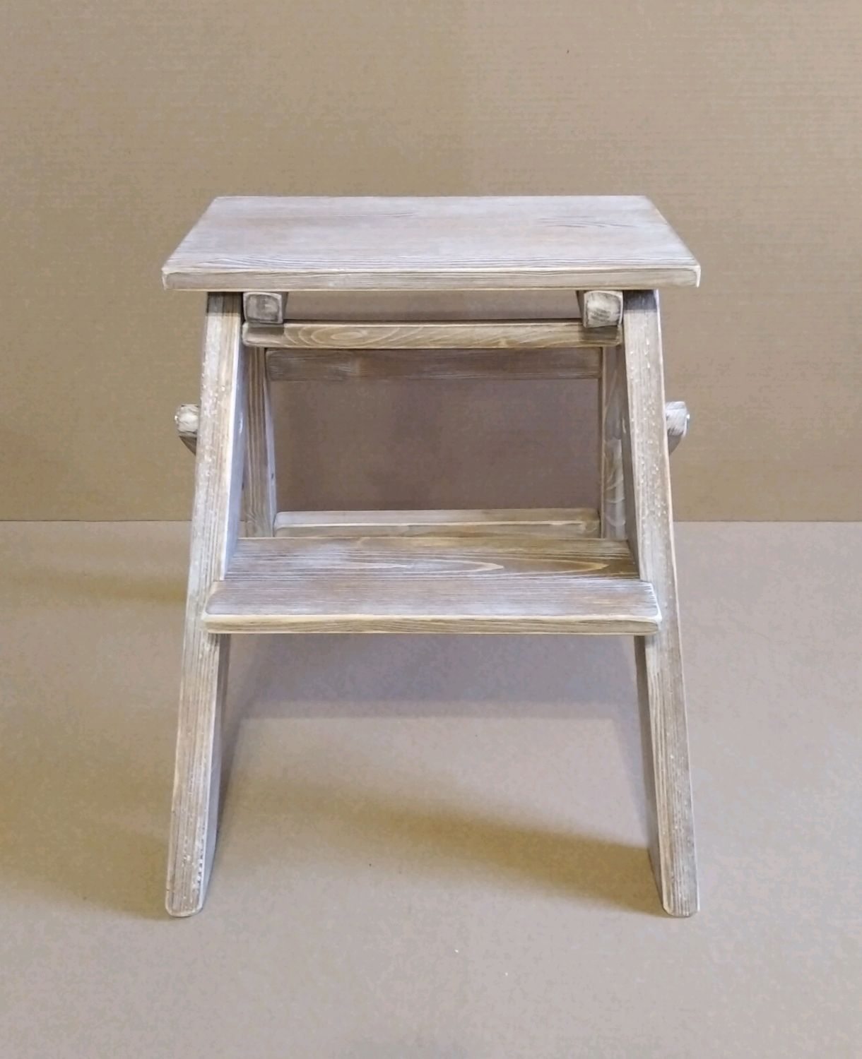 Стремянка Приставная лестница 2 ступеньки. Прованс на заказ в интернет ...