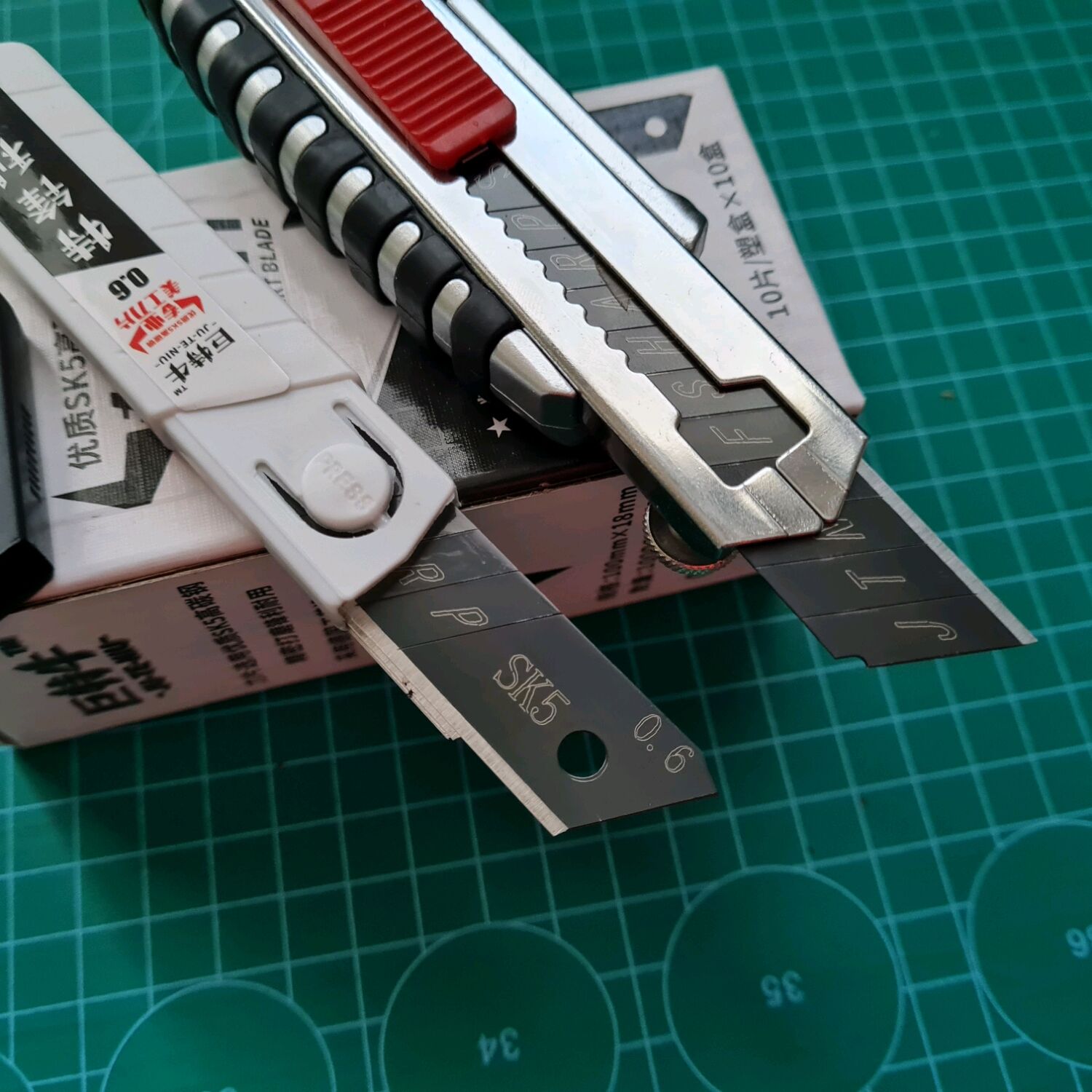 Лезвия 18 мм. Сегментные. Материал сталь SK5. Толщиной 0,6 мм купить в интернет-магазине Ярмарка ...