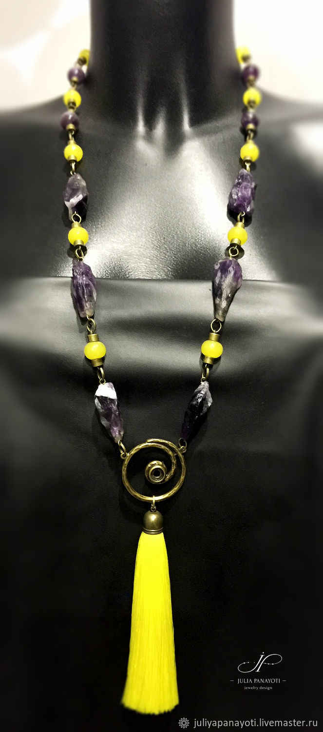 Сотуар с желтой кистью "Ветер солнца" из аметиста и нефрита в интернет ...