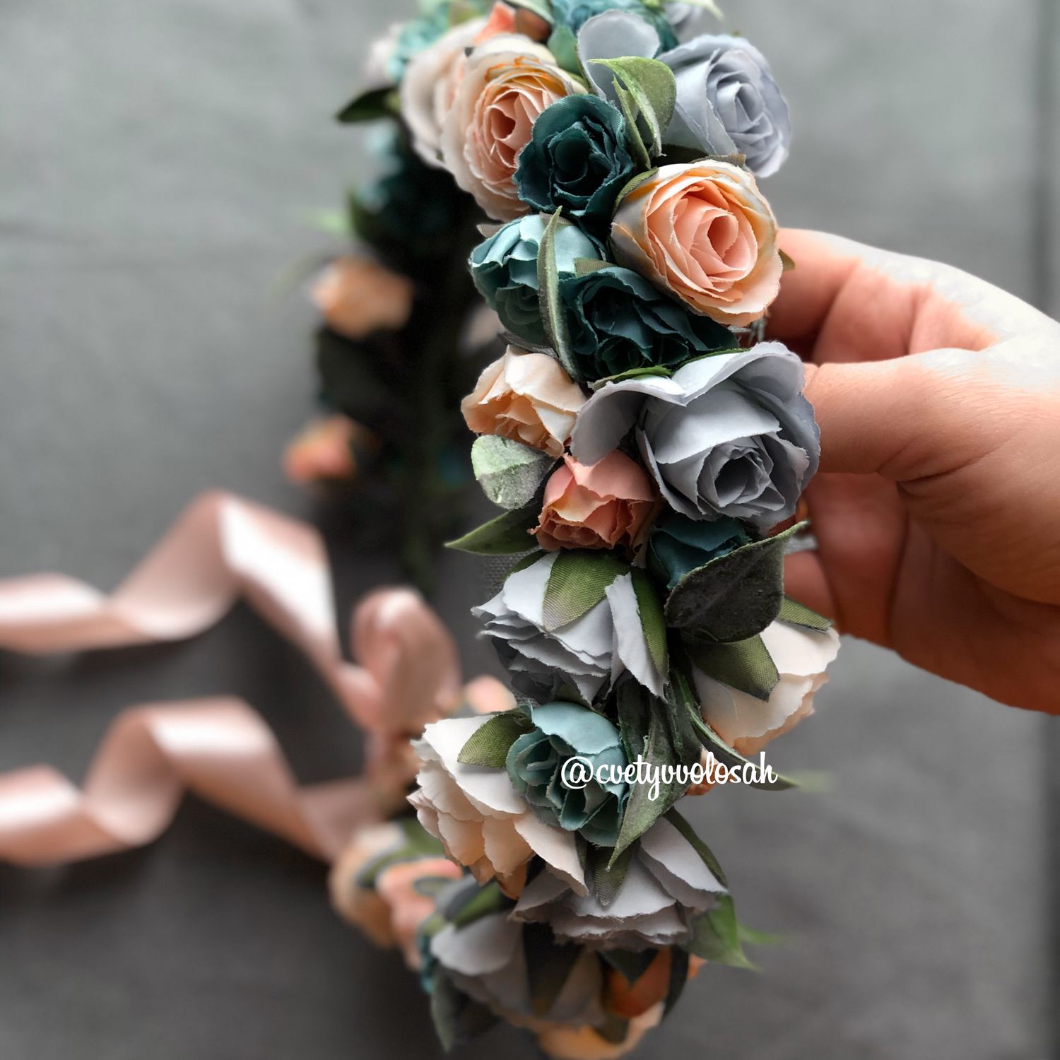 Венок из цветов на голову – купить на Ярмарке Мастеров – M1ZXSRU ...