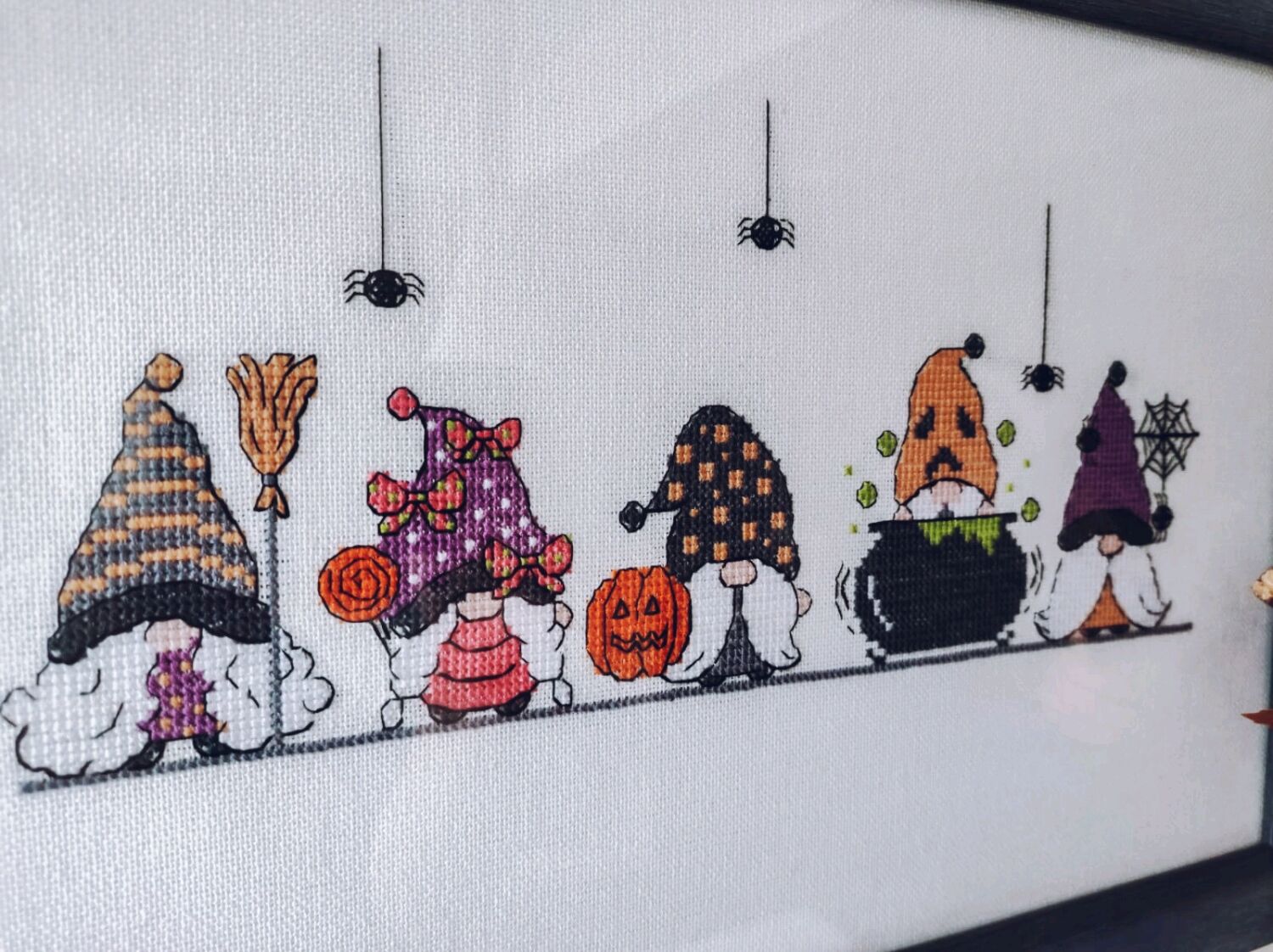 Готовая вышивка "Хеллоуинские гномы" в интернет-магазине Ярмарка ...