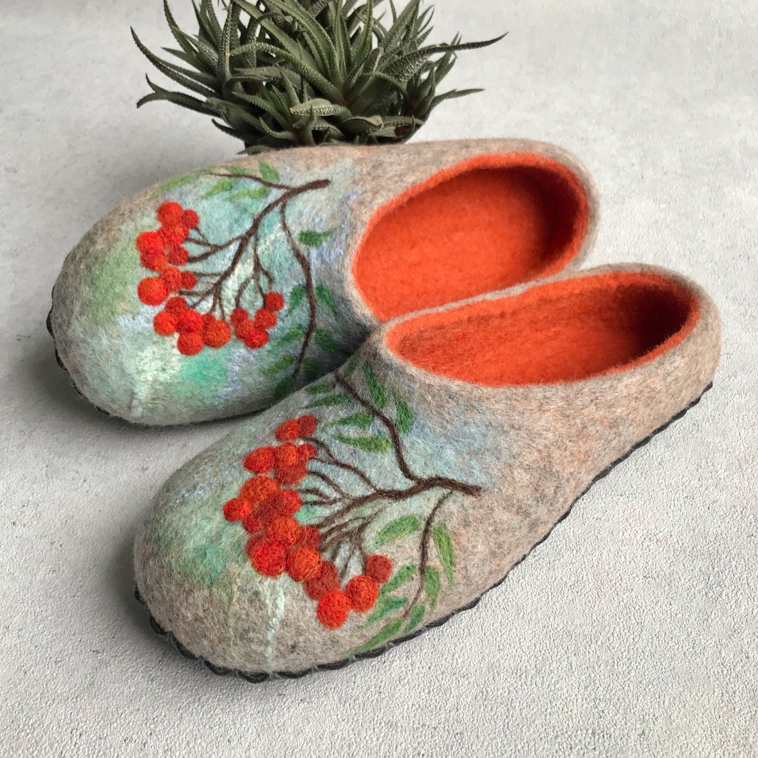 Тапочки валяные женские "Осень. Рябина" тапочки 40р в интернет-магазине Ярмарка Мастеров по цене ...