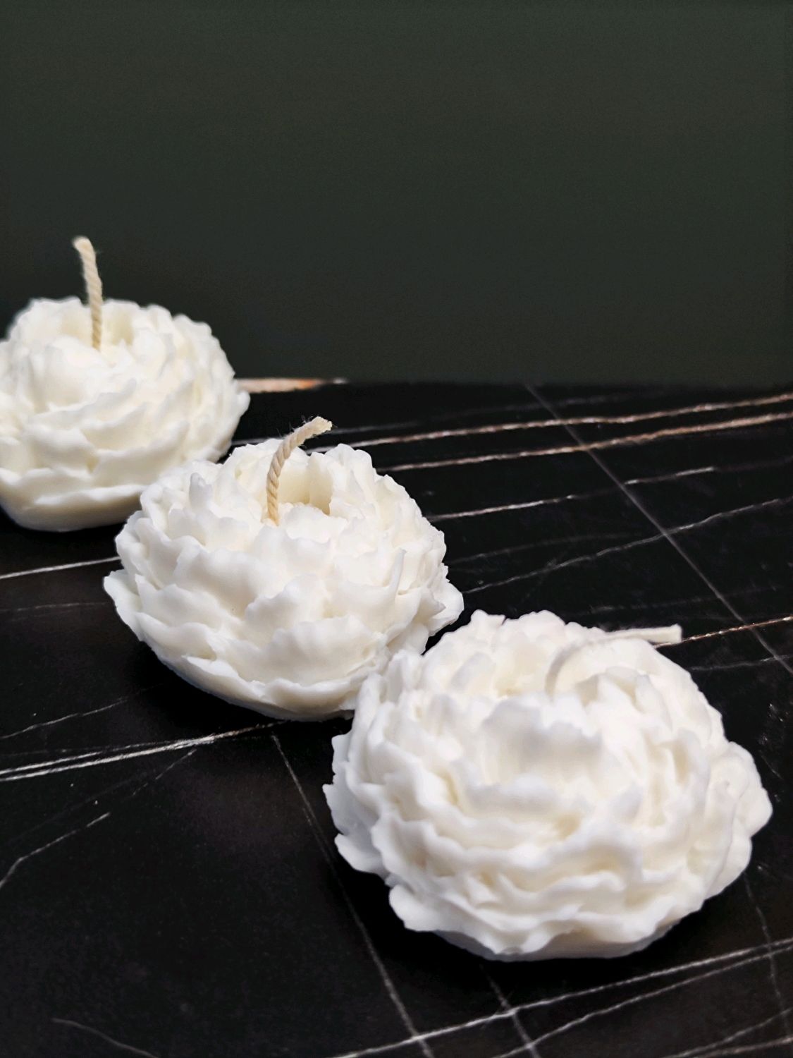 Свеча пион из соевого воска в интернет-магазине Ярмарка Мастеров по ...