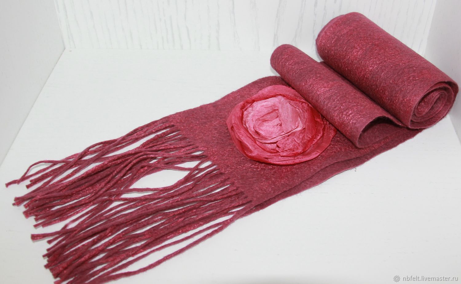 Шарф валяный узкий с фактурной розой из шелка Весна 2018 в интернет ...