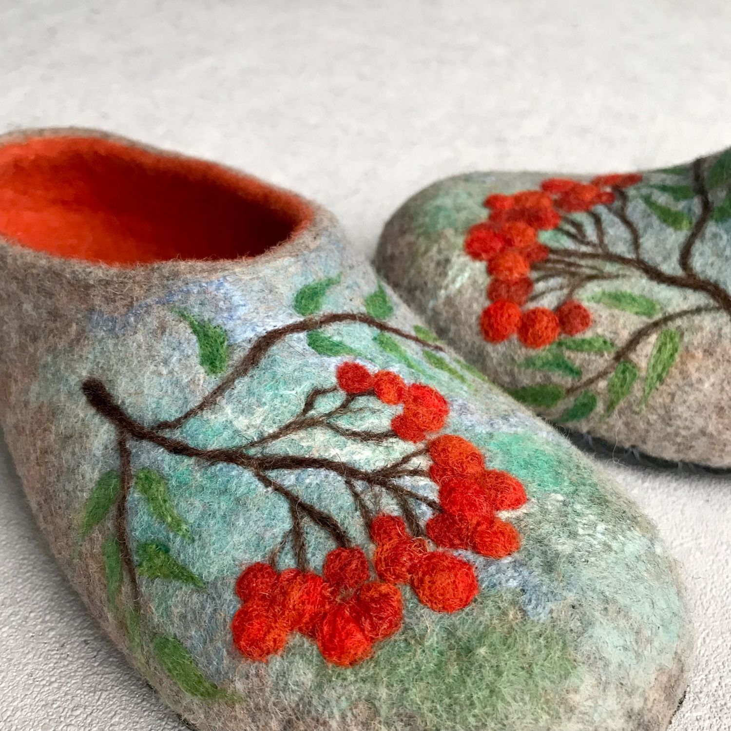 Тапочки валяные женские "Осень. Рябина" тапочки 40р в интернет-магазине Ярмарка Мастеров по цене ...