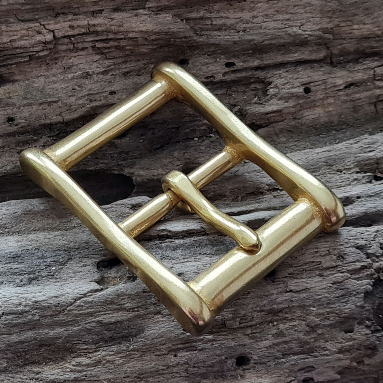 Пряжка латунная Л11. Размер 39 мм в месте крепления ремня купить в ...