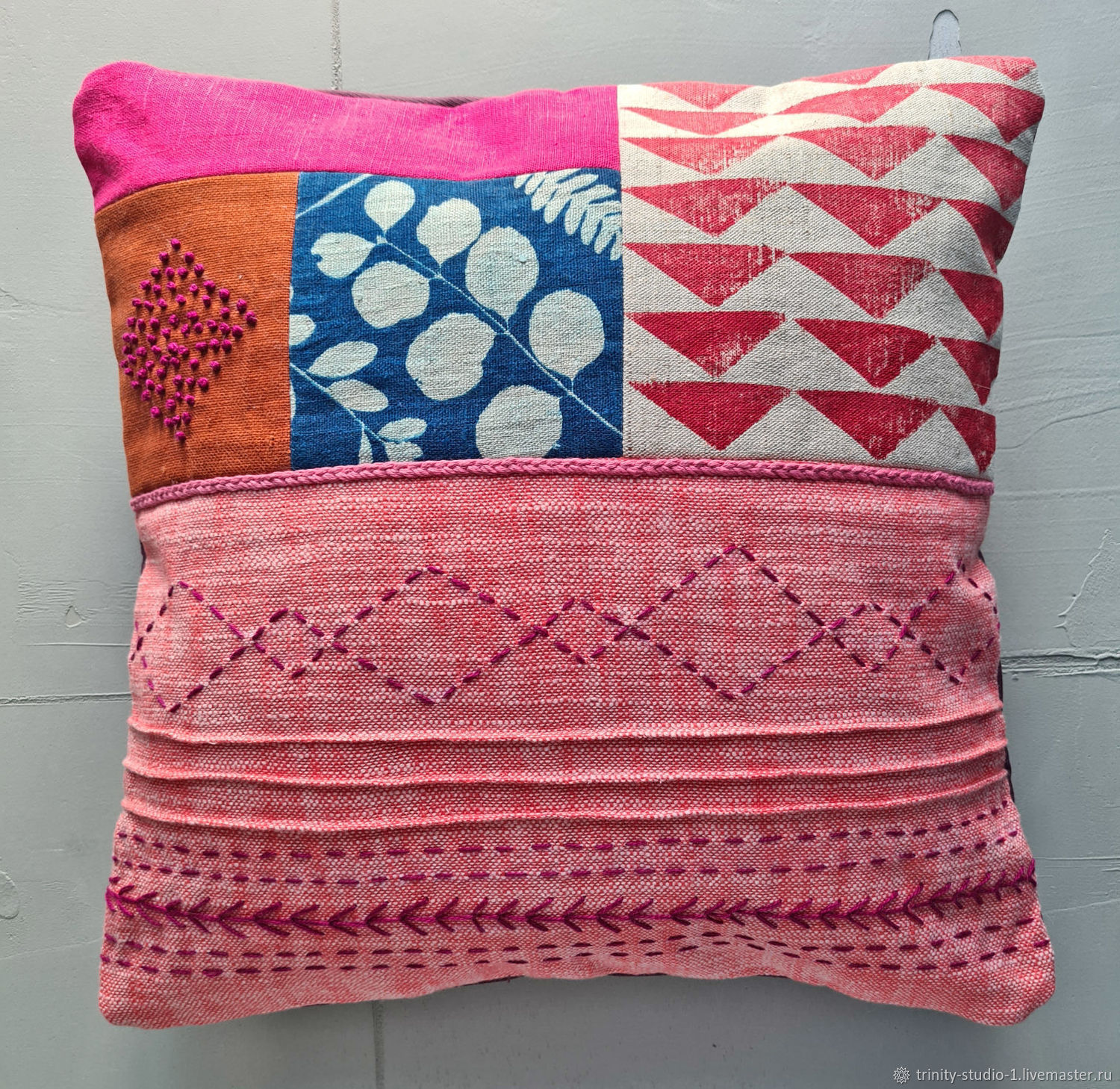 Подушка декоративная в стиле бохо с вышивкой и тесьмой купить в ...